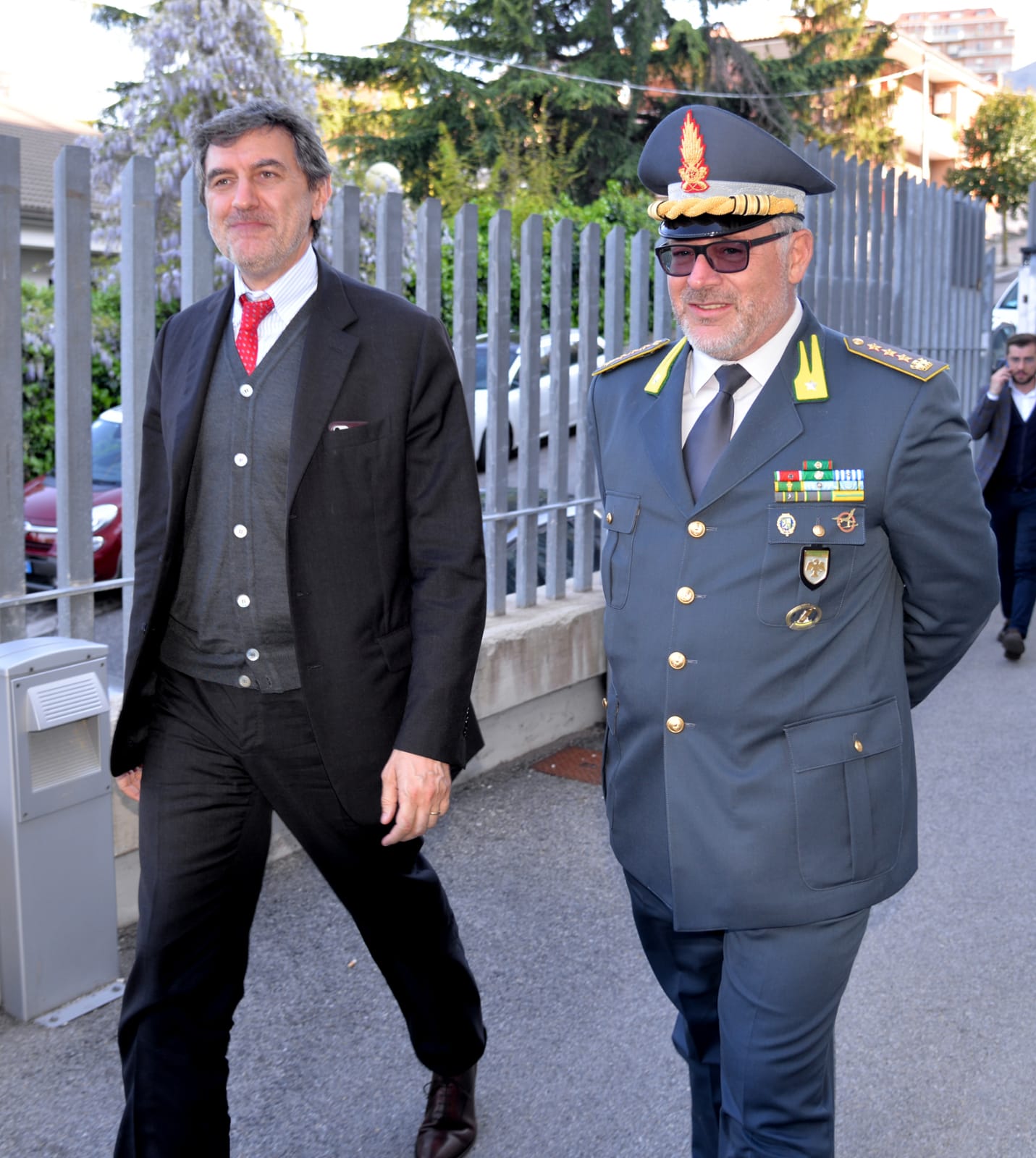 Il governatore Marsilio in visita al comando provinciale della Finanza ...
